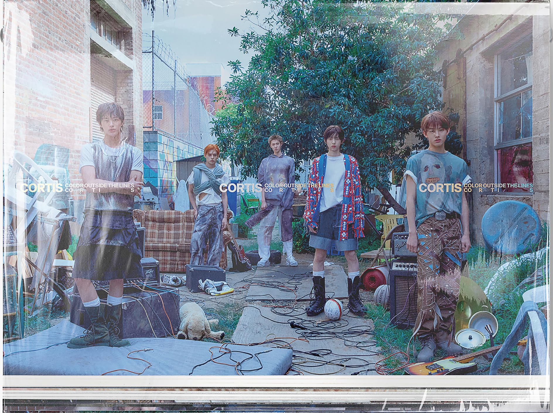 COLOR OUTSIDE THE LINES (Scene 2 Ver.) von